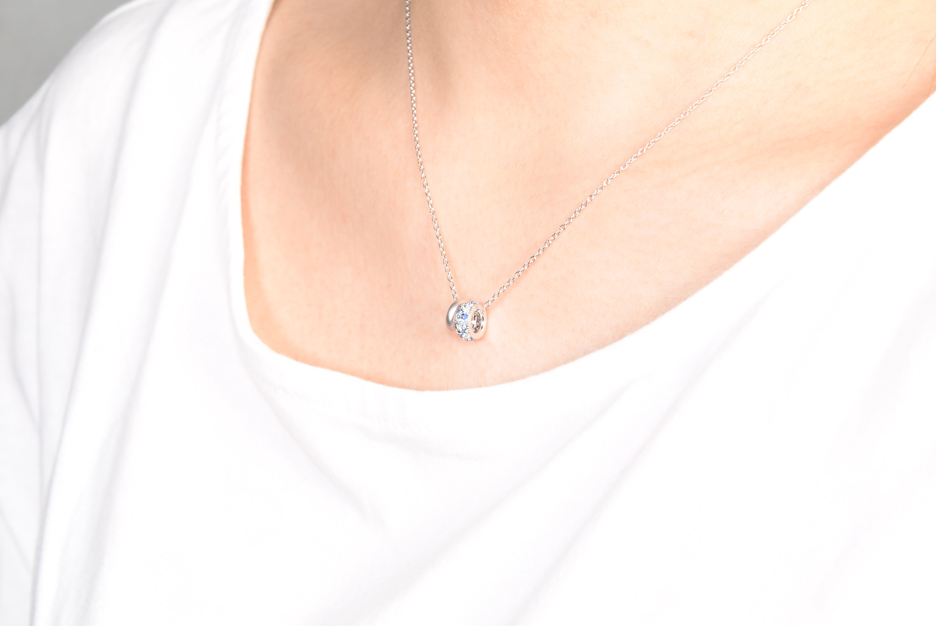 K18WGリングデザイン サファイアペンダントネックレス｜KIRA SHARE｜ジュエリーをお好きな組み合わせで何点でもレンタルができる！ジュエリーレンタルサイト